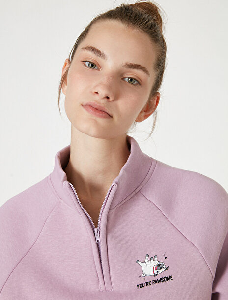 Koton Kadın Dik Yaka Fermuar Detaylı Baskılı Sweatshirt Koton Kadın Dik Yaka Fermuar Detaylı Baskılı Sweatshirt