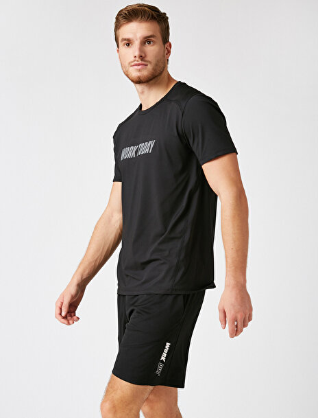 Koton Erkek Yazılı Baskılı Normal Bel Cepli Basic Şort Koton Erkek Yazılı Baskılı Normal Bel Cepli Basic Şort