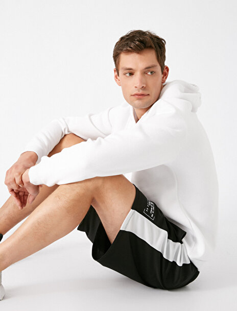 Koton Erkek Şerit Detaylı Slogan Baskılı Şort