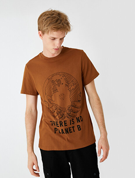 Koton Erkek Organik Pamuklu Yazili Baskili  Kisa Kollu Bisiklet Yaka Tisört