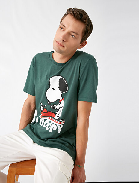 Koton Erkek Pamuklu Snoopy Lisanslı Bisiklet Yaka Kısa Kollu Tişört Koton Erkek Pamuklu Snoopy Lisanslı Bisiklet Yaka Kısa Kollu Tişört