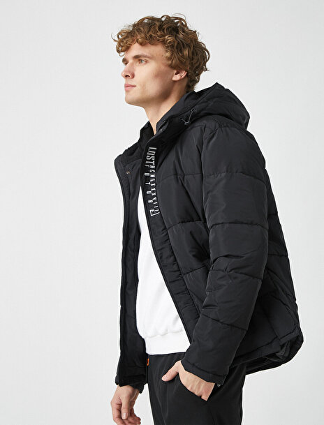 Koton Erkek Kapüşonlu Yazılı Baskılı Kaban