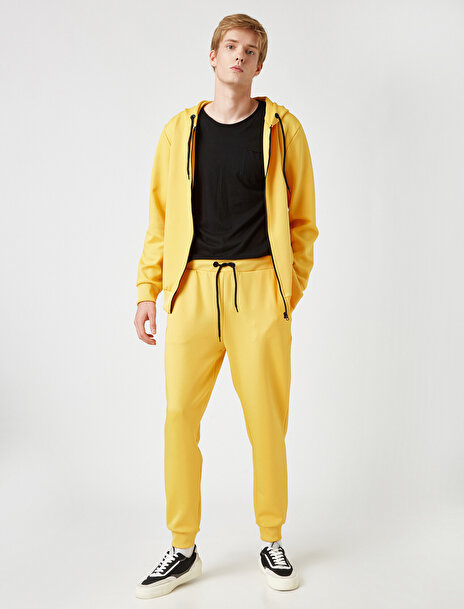 Koton Erkek Normal Bel Beli Bağlamalı Cepli Jogger Eşofman Altı Koton Erkek Normal Bel Beli Bağlamalı Cepli Jogger Eşofman Altı