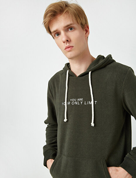 Koton Erkek Kanguru Cepli Yazılı Baskılı Kapüşonlu Sweatshirt