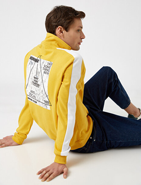 Koton Erkek Fermuar Detaylı Sırtı Baskılı Yüksek Yaka Sweatshirt Koton Erkek Fermuar Detaylı Sırtı Baskılı Yüksek Yaka Sweatshirt
