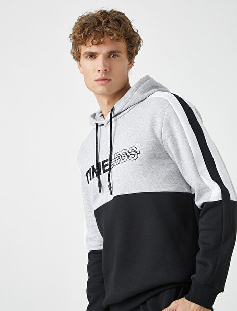 Koton Erkek Kapüşonlu Yazılı Baskılı Uzun Kollu Şeritli Sweatshirt Koton Erkek Kapüşonlu Yazılı Baskılı Uzun Kollu Şeritli Sweatshirt