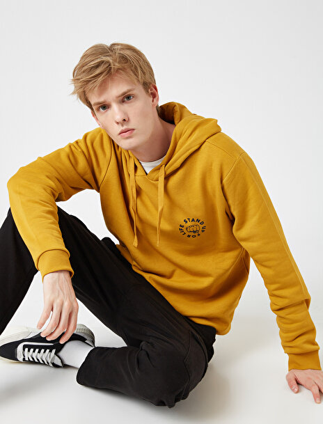 Koton Erkek %100 Organik Pamuk Uzun Kollu Kapüsonlu Baskili Sweatshirt Koton Erkek %100 Organik Pamuk Uzun Kollu Kapüsonlu Baskili Sweatshirt
