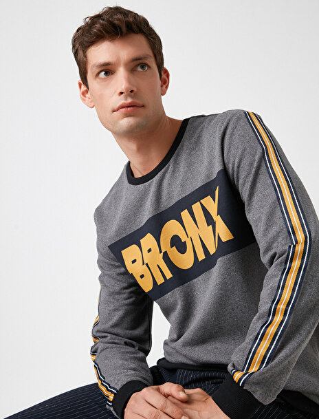 Koton Erkek Bisiklet Yaka Baskılı Şeritli Sweatshirt Koton Erkek Bisiklet Yaka Baskılı Şeritli Sweatshirt