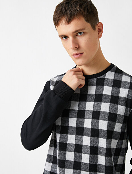 Koton Erkek Pamuklu Kareli Bisiklet Yaka Kazak