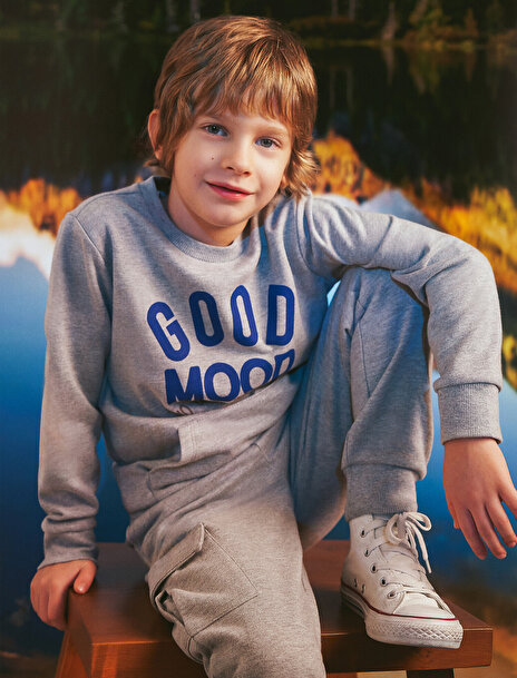 Koton Erkek Çocuk Organik Pamuklu Yazili Baskili Bisiklet Yaka Uzun Kollu Sweatshirt