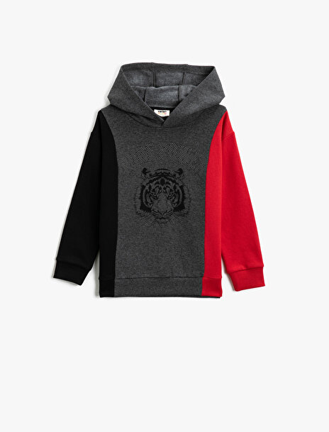 Koton Erkek Çocuk Kapüsonlu Renk Bloklu Baskili Uzun Kollu Sweatshirt Koton Erkek Çocuk Kapüsonlu Renk Bloklu Baskili Uzun Kollu Sweatshirt