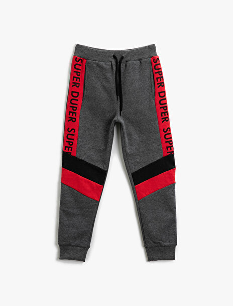 Koton Erkek Çocuk Respect Life - Yaşama Saygı - Beli Bağlamalı Yazılı Baskılı Eşofman Altı Koton Erkek Çocuk Respect Life - Yaşama Saygı - Beli Bağlamalı Yazılı Baskılı Eşofman Altı