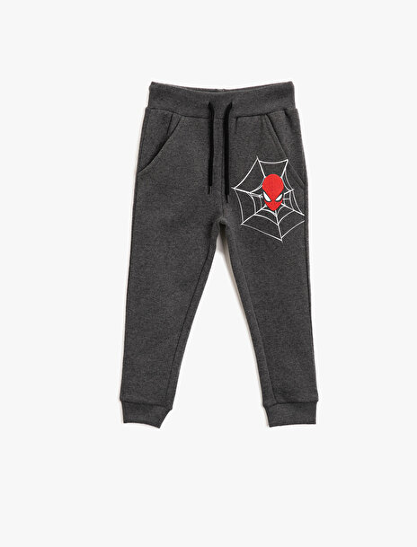 Koton Erkek Çocuk Spiderman Lisanslı Baskılı Normal Bel Beli Bağlamalı Eşofman Altı Koton Erkek Çocuk Spiderman Lisanslı Baskılı Normal Bel Beli Bağlamalı Eşofman Altı