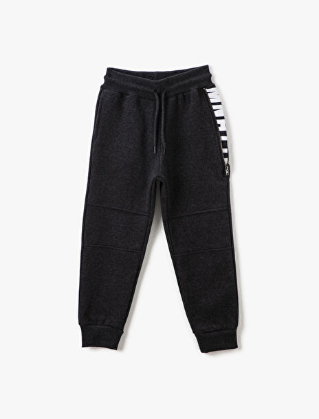 Koton Erkek Çocuk Normal Bel Yazılı Baskılı Eşofman Altı Koton Erkek Çocuk Normal Bel Yazılı Baskılı Eşofman Altı