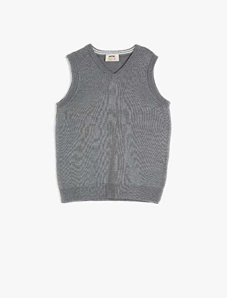 Koton Erkek Çocuk V Yaka Kolsuz Basic Triko Kazak Koton Erkek Çocuk V Yaka Kolsuz Basic Triko Kazak