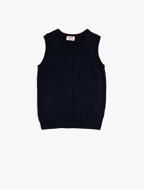 Koton Erkek Çocuk V Yaka Kolsuz Basic Triko Kazak Koton Erkek Çocuk V Yaka Kolsuz Basic Triko Kazak