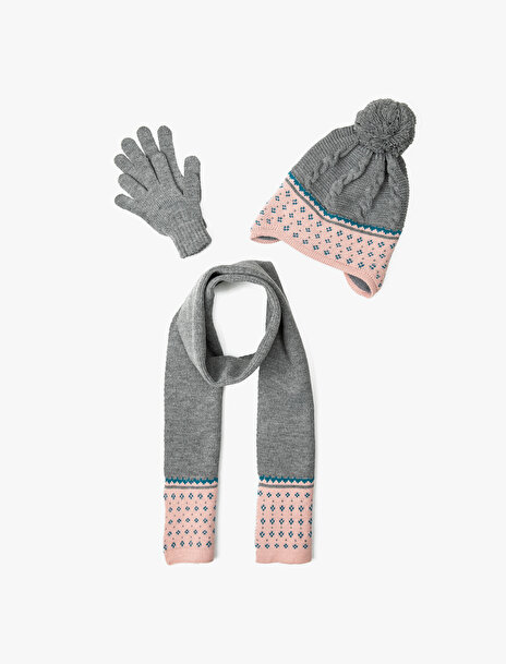 Koton Kız Çocuk Ponponlu Örgü Atkı Eldiven Bere Takım Koton Kız Çocuk Ponponlu Örgü Atkı Eldiven Bere Takım