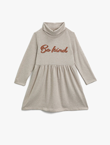 Koton Kız Çocuk Boğazlı Simli Yazılı Baskılı Uzun Kollu Pamuklu Elbise Koton Kız Çocuk Boğazlı Simli Yazılı Baskılı Uzun Kollu Pamuklu Elbise