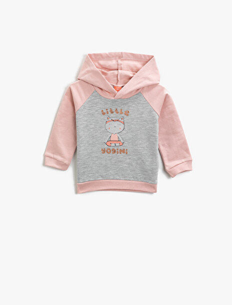 Koton Kız Çocuk Organik Kapüsonlu Pamuklu Baskili Bisiklet Yaka Sweatshirt Koton Kız Çocuk Organik Kapüsonlu Pamuklu Baskili Bisiklet Yaka Sweatshirt