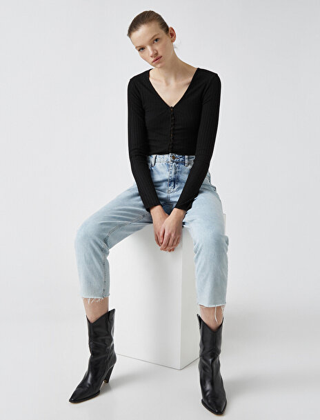 Koton Kadın Pamuklu V Yaka Düğme Detaylı Hirka