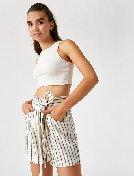Koton Kadın Beli Kuşaklı Cepli Çizgili Yüksek Bel Şort