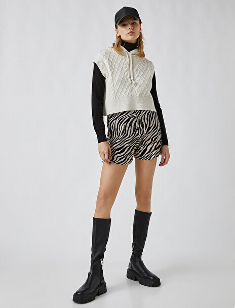 Koton Kadın Zebra Desenli Şort