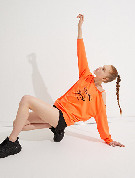 Koton Kadın Omuz Açık Sweatshirt Slogan Detaylı Bisiklet Yaka Koton Kadın Omuz Açık Sweatshirt Slogan Detaylı Bisiklet Yaka