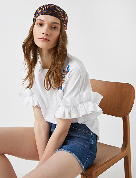 Koton Kadın Nakışlı Tişört Fırfırlı Pamuklu