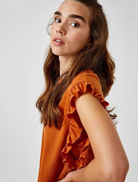 Koton Kadın Kolları Fırfırlı Tişört