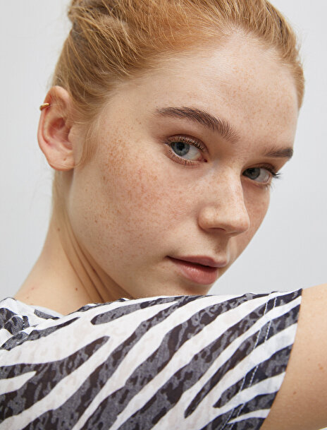 Koton Kadın Zebra Desenli Tişört Kısa Kollu