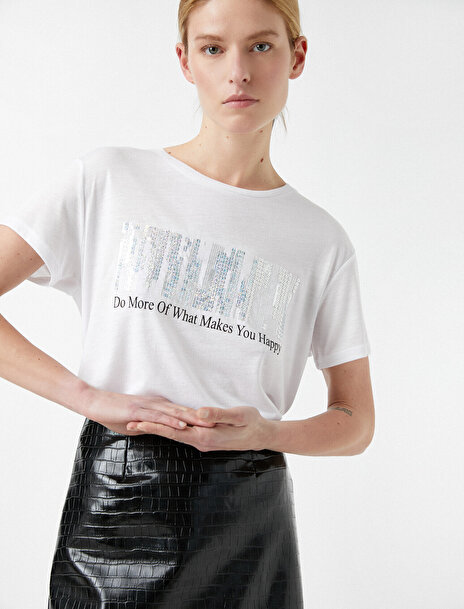 Koton Kadın Slogan Baskılı Tişört Pullu Kısa Kollu Bisiklet Yaka Koton Kadın Slogan Baskılı Tişört Pullu Kısa Kollu Bisiklet Yaka