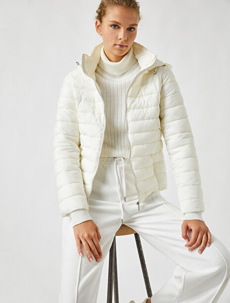 Koton Kadın Kapüşonlu Fermuarlı Şişme Ceket