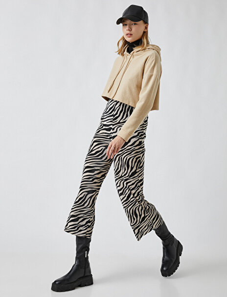 Koton Kadın Zebra Desenli Bol Paça Kısa Pantolon
