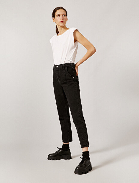 Koton Kadın Mom Jean - Normal Bel Dar Kesim Dar Paça Pamuklu Pantolon