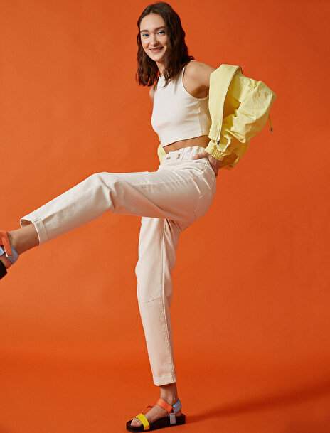 Koton Kadın Mom Jean Normal Bel Dar Kesim Dar Paça Pantolon