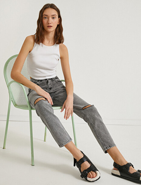 Koton Kadın Mom Jean - Normal Bel Dar Kesim Dar Paça Pantolon