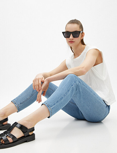 Koton Kadın Mom Jean - Normal Bel Dar Kesim Dar Paça Pamuklu Pantolon Koton Kadın Mom Jean - Normal Bel Dar Kesim Dar Paça Pamuklu Pantolon