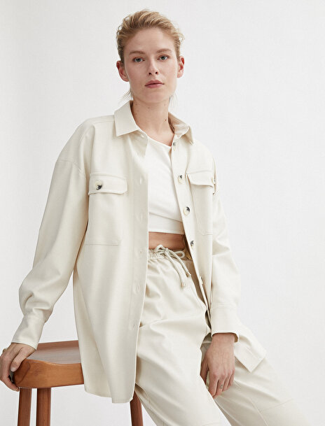 Koton Kadın Oversize Cepli Düğme Detaylı Gömlek Koton Kadın Oversize Cepli Düğme Detaylı Gömlek