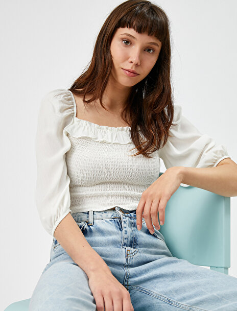 Koton Kadın Crop Bluz Fırfır Detaylı Kare Yaka Koton Kadın Crop Bluz Fırfır Detaylı Kare Yaka