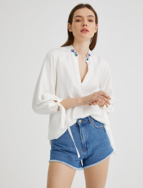 Koton Kadın İşlemeli Bluz Hakim Yaka