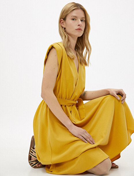 Koton Kadın Belden Bağlamalı Elbise Kolsuz