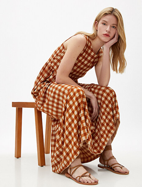 Koton Kadın Kareli Elbise Bisiklet Yaka Kolsuz Maxi Koton Kadın Kareli Elbise Bisiklet Yaka Kolsuz Maxi