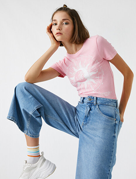 Koton Ole Genç Kız Baskılı Kısa Kollu Bisiklet Yaka Rahat Kesim Crop Tişört