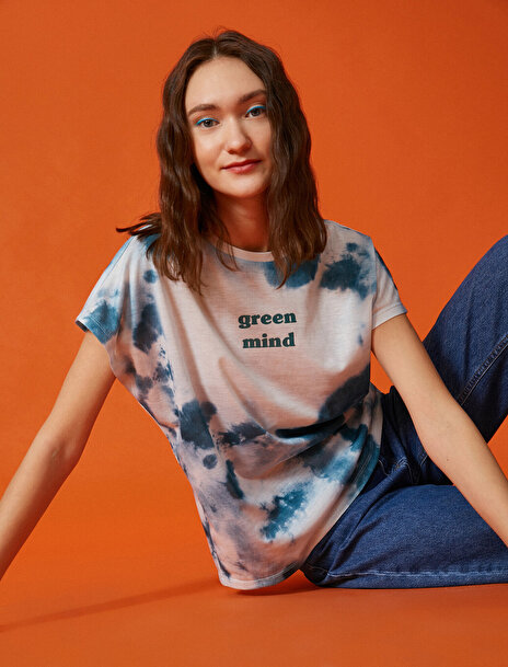 Koton Kadın Batik Desenli Yazili Tisört