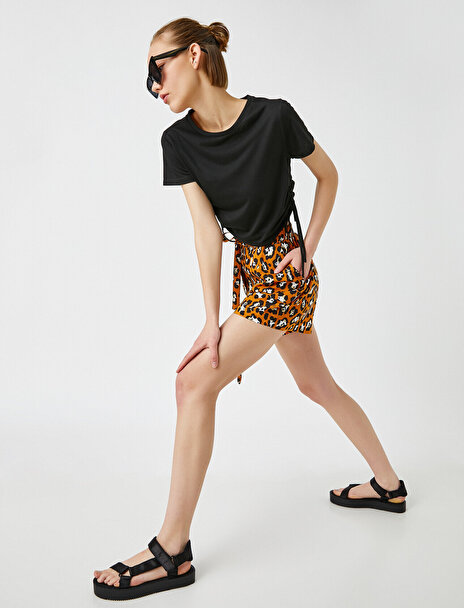 Koton Kadın Desenli Şort Kemerli