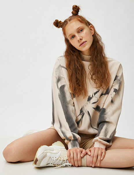 Koton Kadın Oversize Sweatshirt Batik Desenli Pamuklu Dik Yaka Koton Kadın Oversize Sweatshirt Batik Desenli Pamuklu Dik Yaka