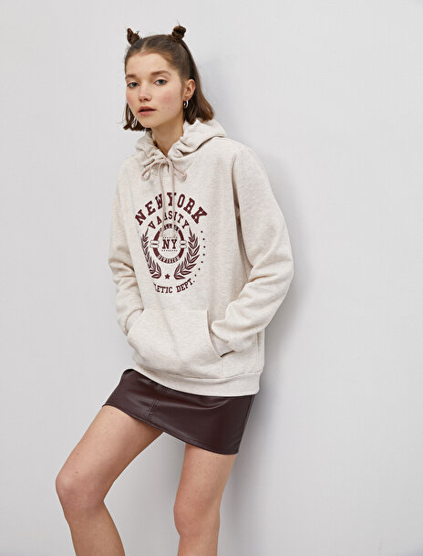 Koton Kadın Pamuklu Kapüşonlu Yazılı Baskılı Sweatshirt
