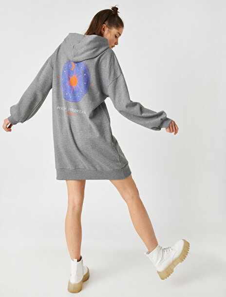 Koton Kadın Uzun Kollu Kapüşonlu Baskılı Kısa Elbise