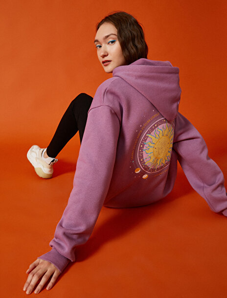 Koton Kadın Pamuklu Kapüşonlu Cepli Baskılı Sweatshirt Koton Kadın Pamuklu Kapüşonlu Cepli Baskılı Sweatshirt