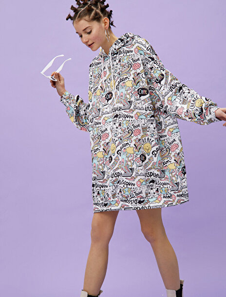 Koton Kadın Kapüşonlu Uzun Kollu Baskılı Elbise Oversize Koton Kadın Kapüşonlu Uzun Kollu Baskılı Elbise Oversize
